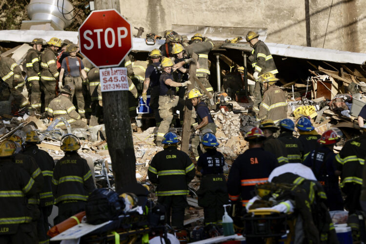 Building collapse after fire kills one firefighter; five injured | News ...